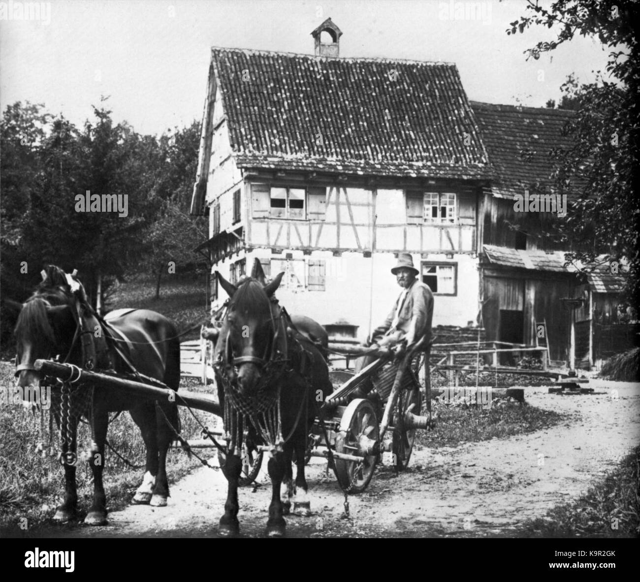 Horse drawn cart 1900s hi-res stock photography and images - Alamy