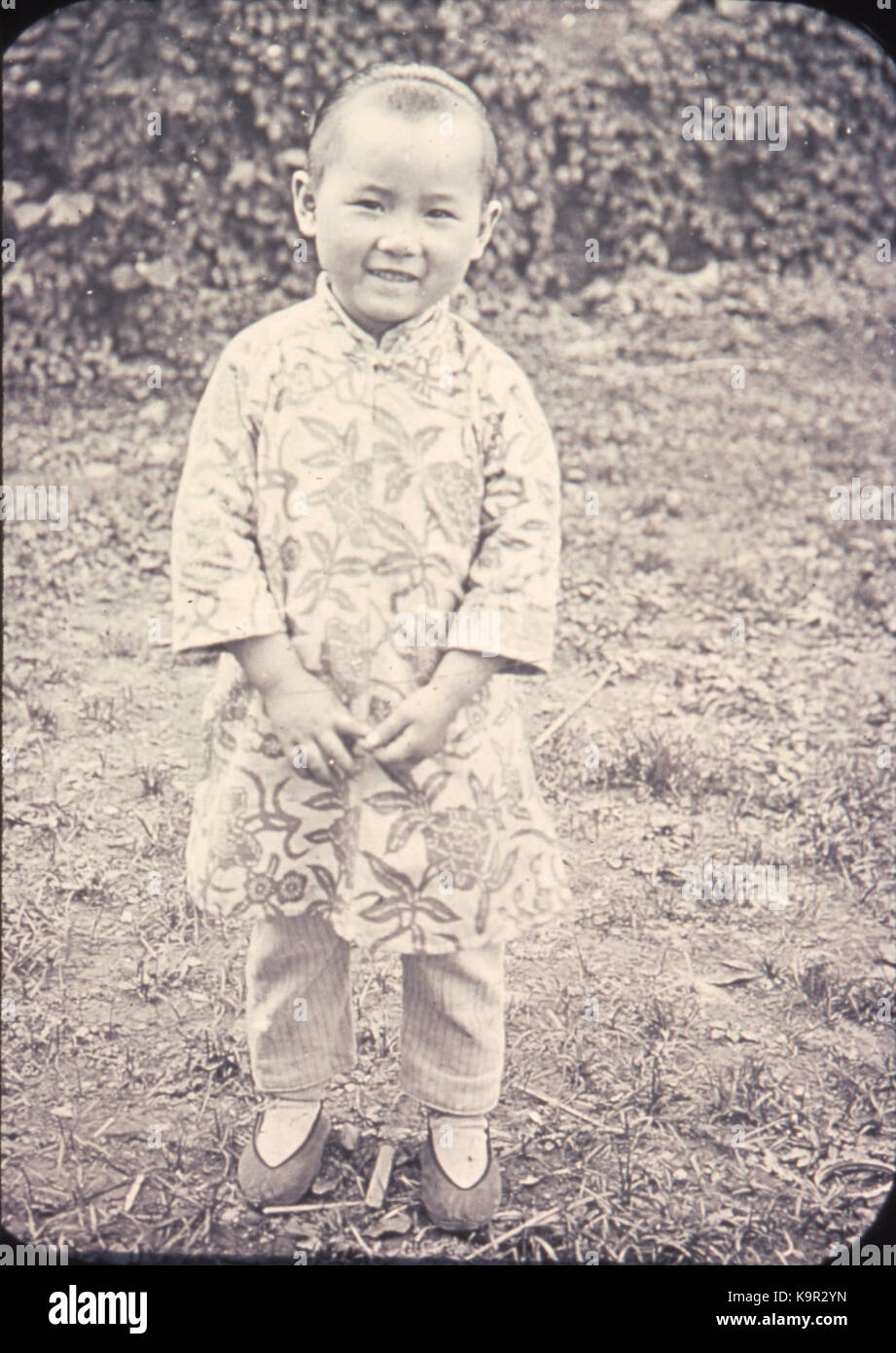 Portrait of young girl, Changde, Hunan, China, ca.1900 1919 (IMP YDS ...