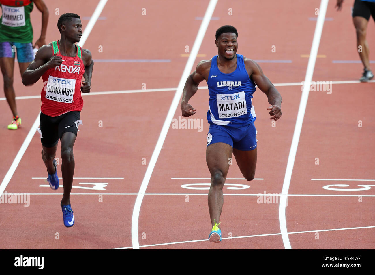 Sprinters at finish line hi-res stock photography and images - Alamy
