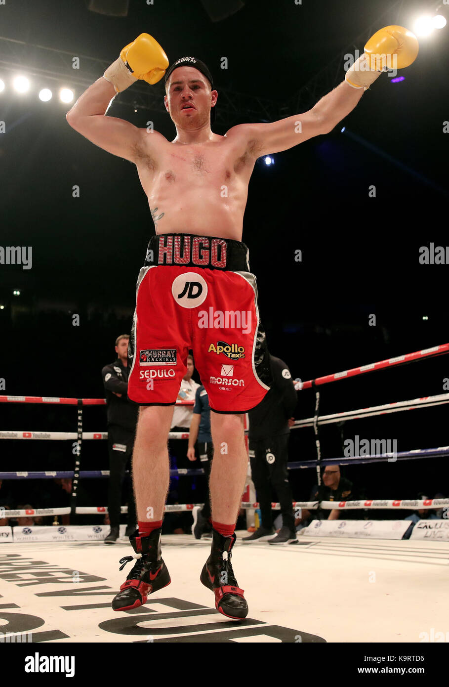 Joe Murray celebrates beating Matty Fagan on points during the super ...