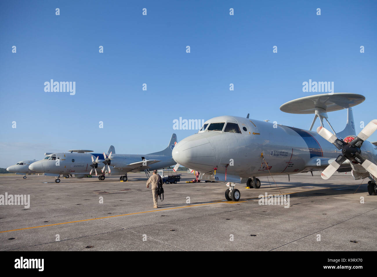 U s customs and border protection hi-res stock photography and images ...