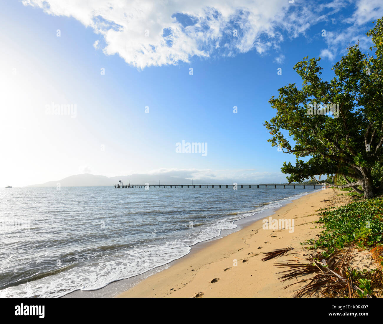 The cardwell jetty hi-res stock photography and images - Alamy