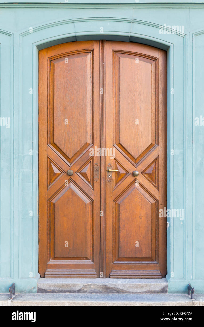 Door geometric hi-res stock photography and images - Alamy