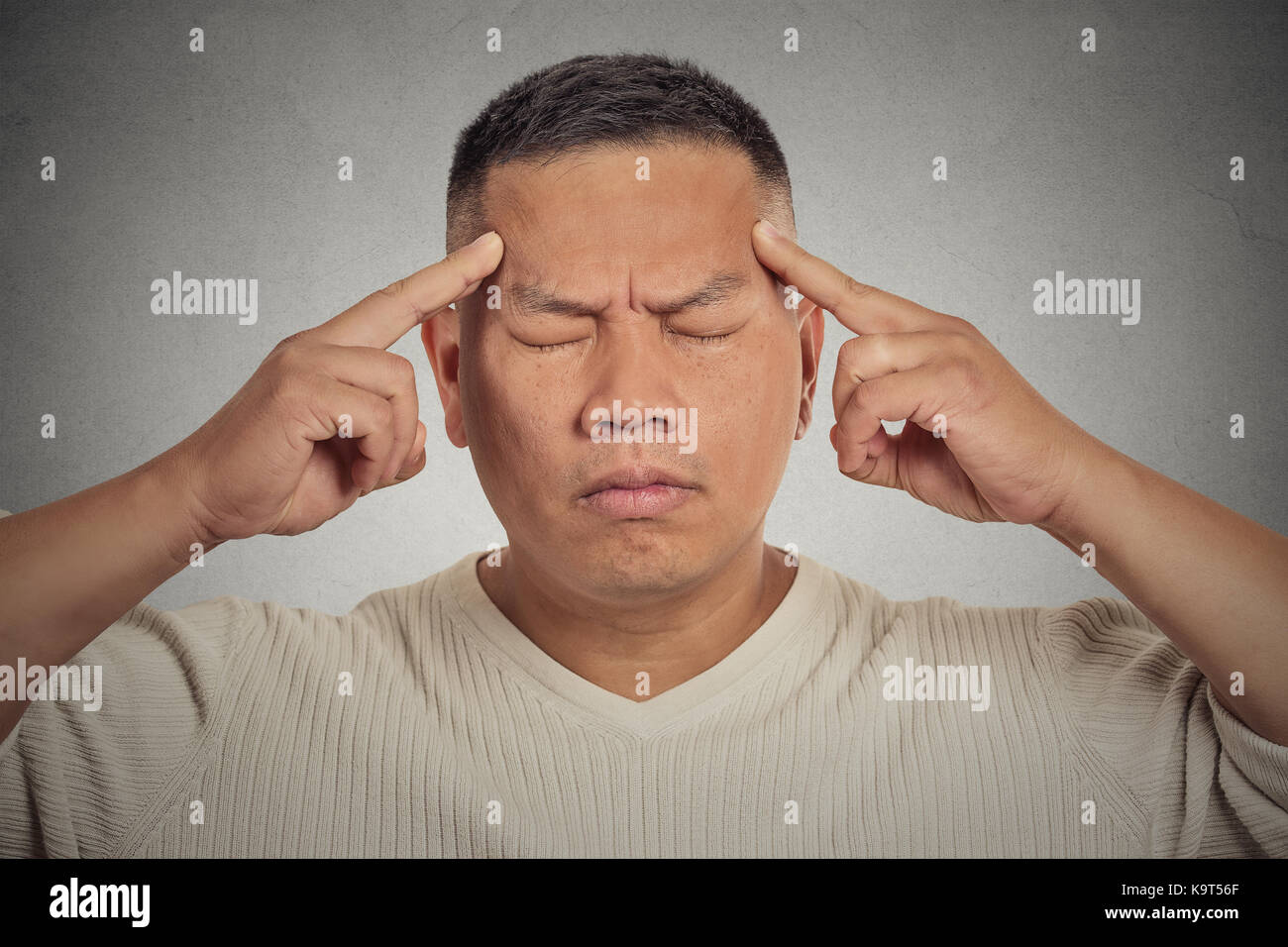 Man concentrate hi-res stock photography and images - Alamy