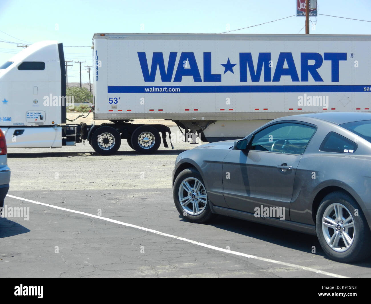 Walmart truck hi-res stock photography and images - Alamy