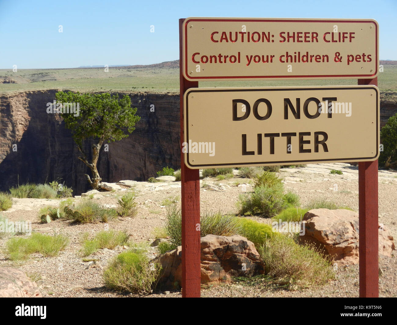 Sheer cliff stay back sign hi-res stock photography and images - Alamy