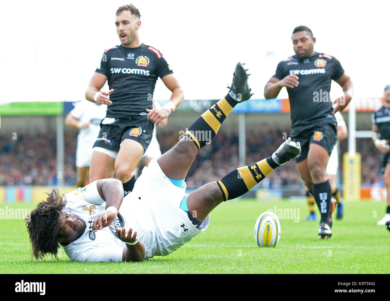 Wasps' Ashley Johnson scores a try during the Aviva Premiership match ...