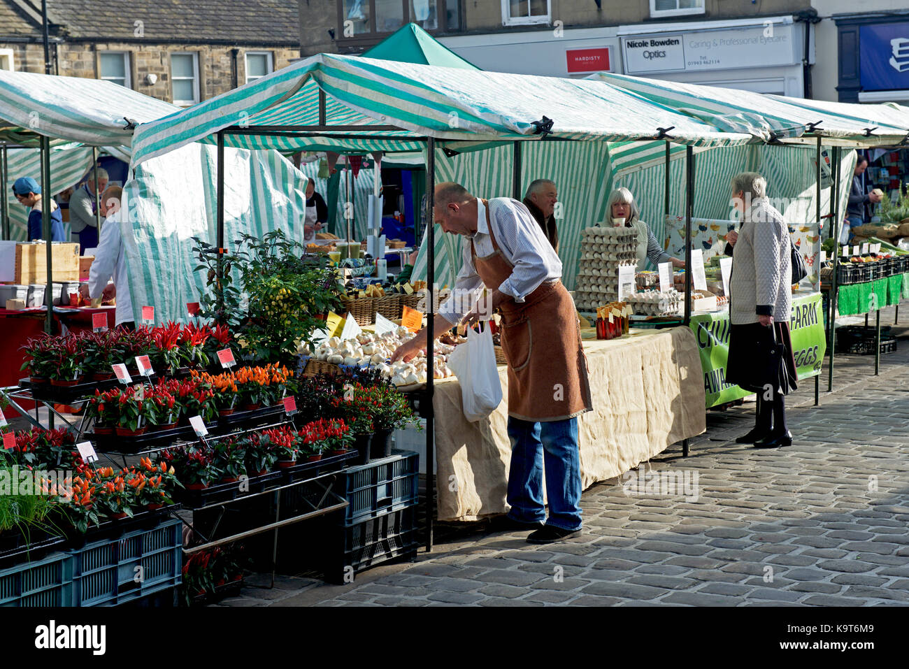 Stall at farmers' market in Otley, West Yorkshire, England UK Stock ...