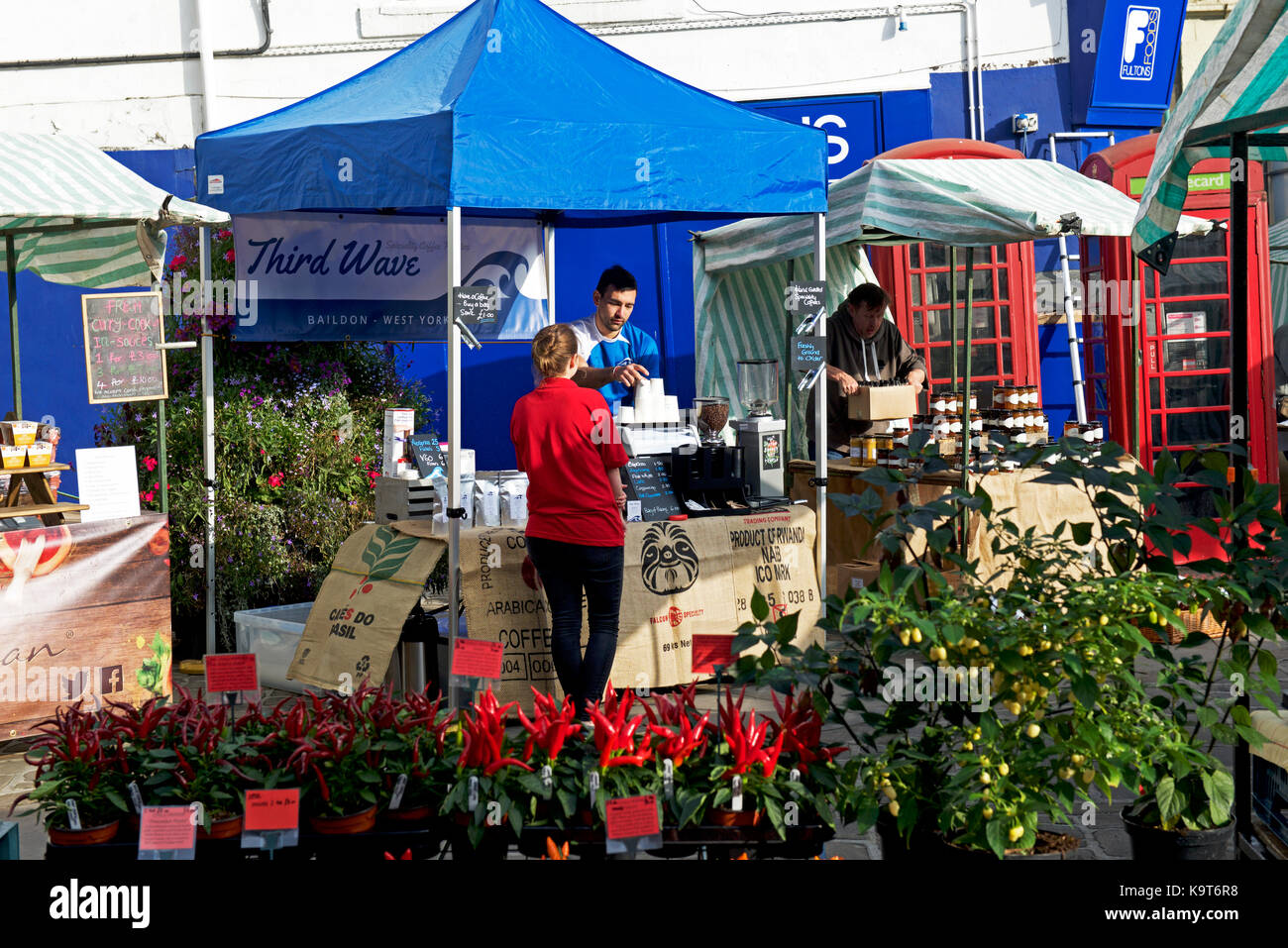 Farmers market stalls hi-res stock photography and images - Alamy