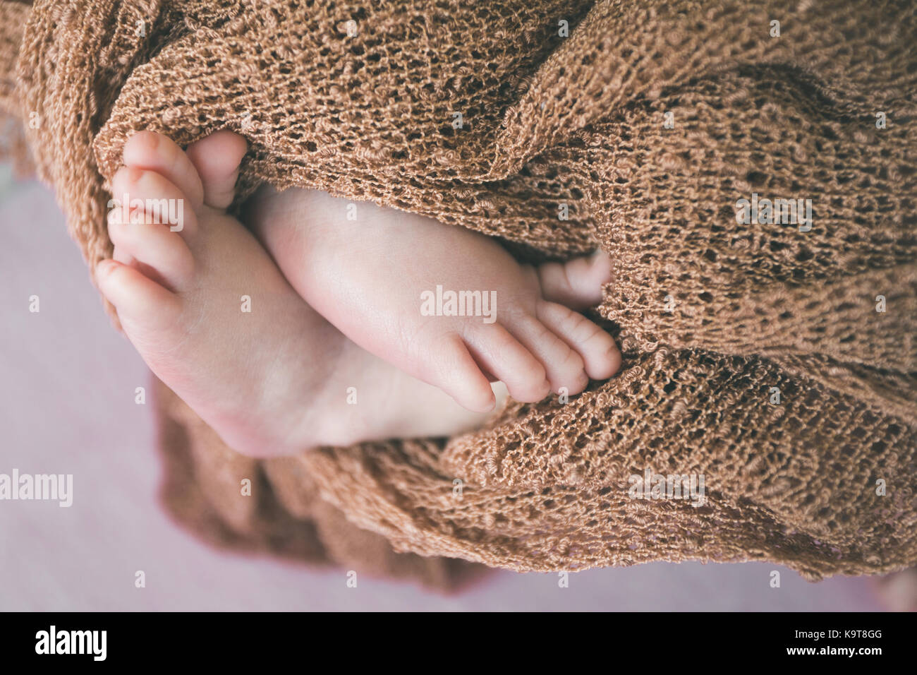 The heels of the newborn Stock Photo - Alamy