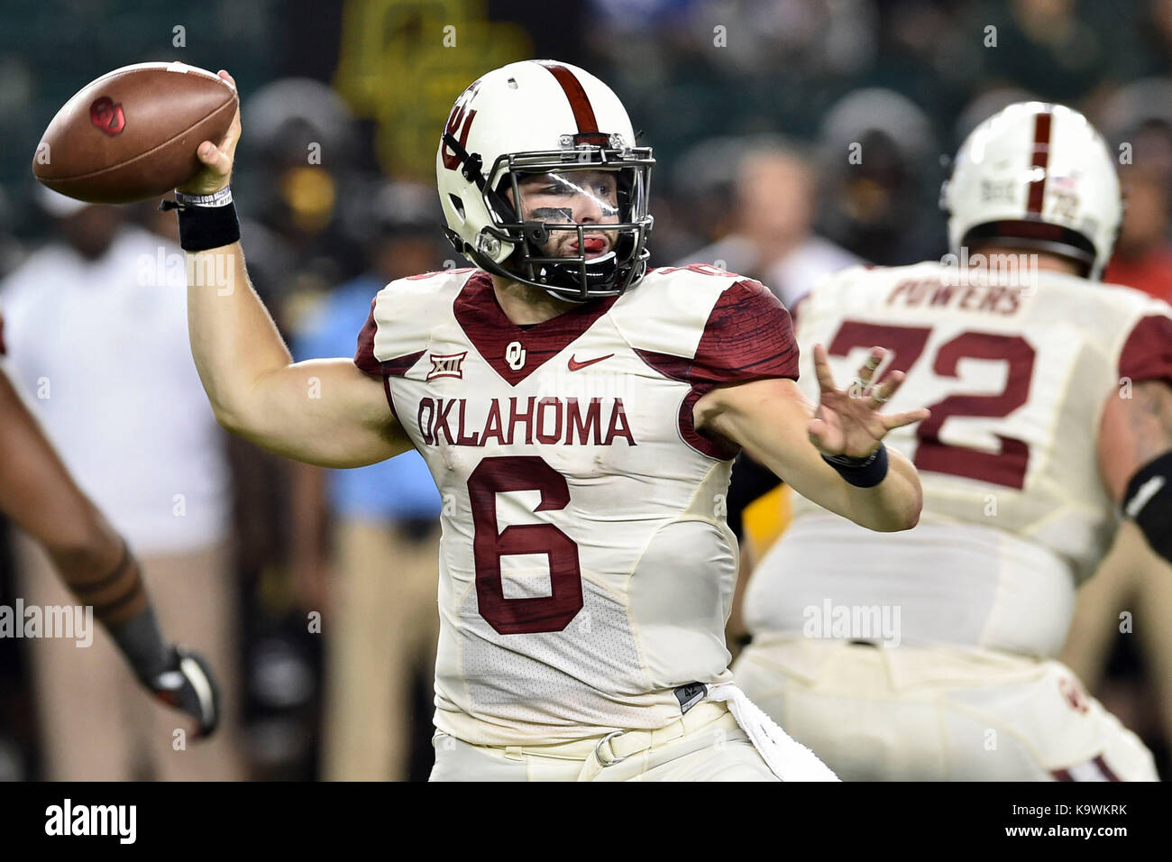 Waco, Texas, USA. 23rd Sep, 2017. Oklahoma Sooners quarterback Baker Mayfield (6) passes the ...
