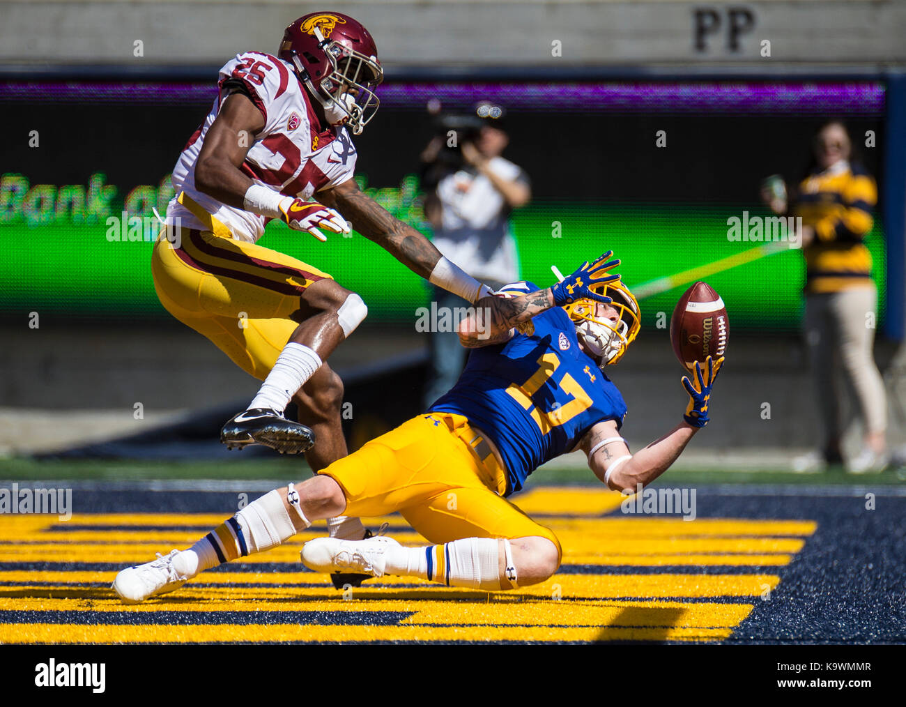 California Memorial Stadium. 23rd Sep, 2017. U.S.A Bears wide receiver ...