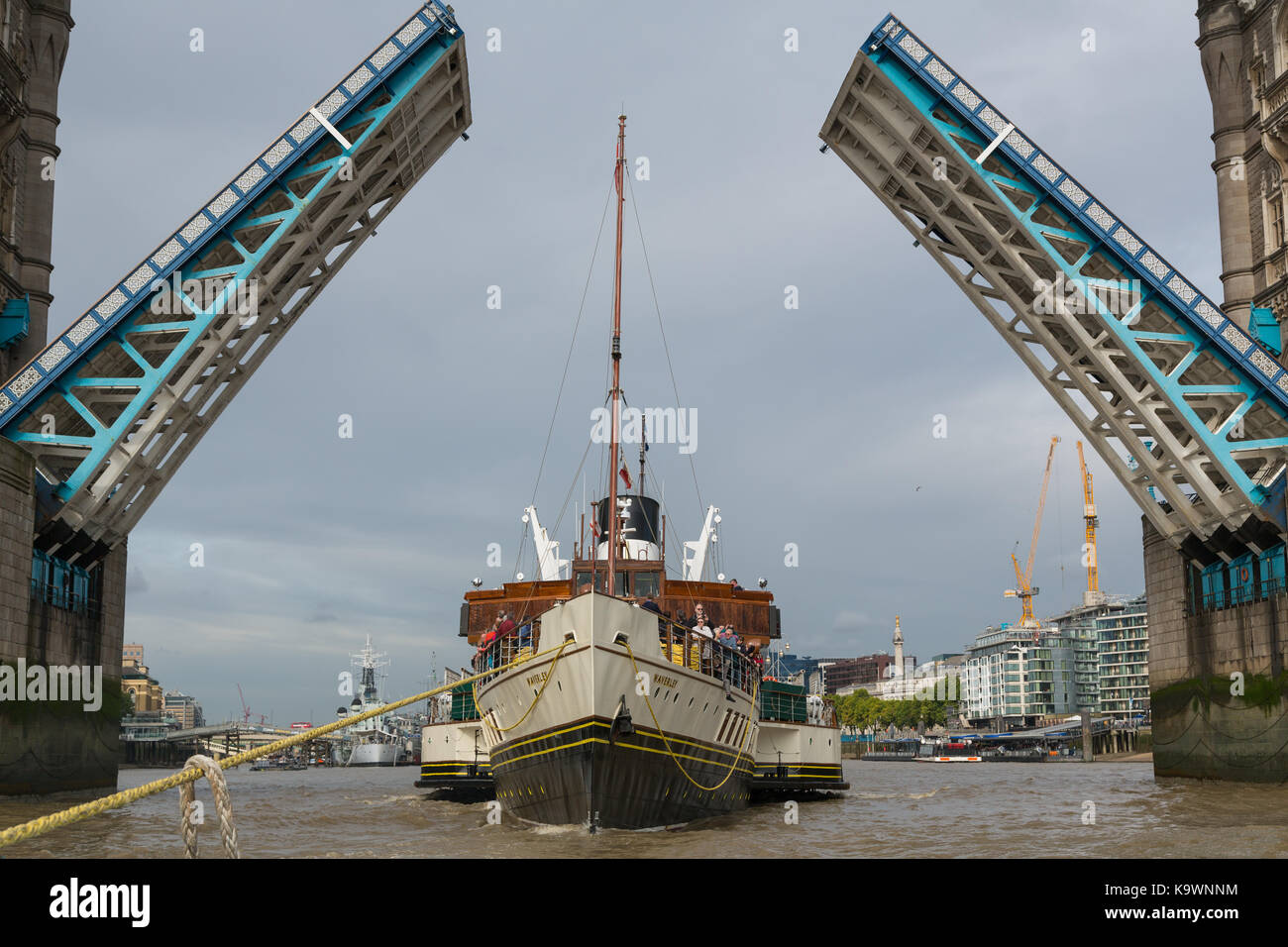 Waverley paddle steamer london bridge hi-res stock photography and ...