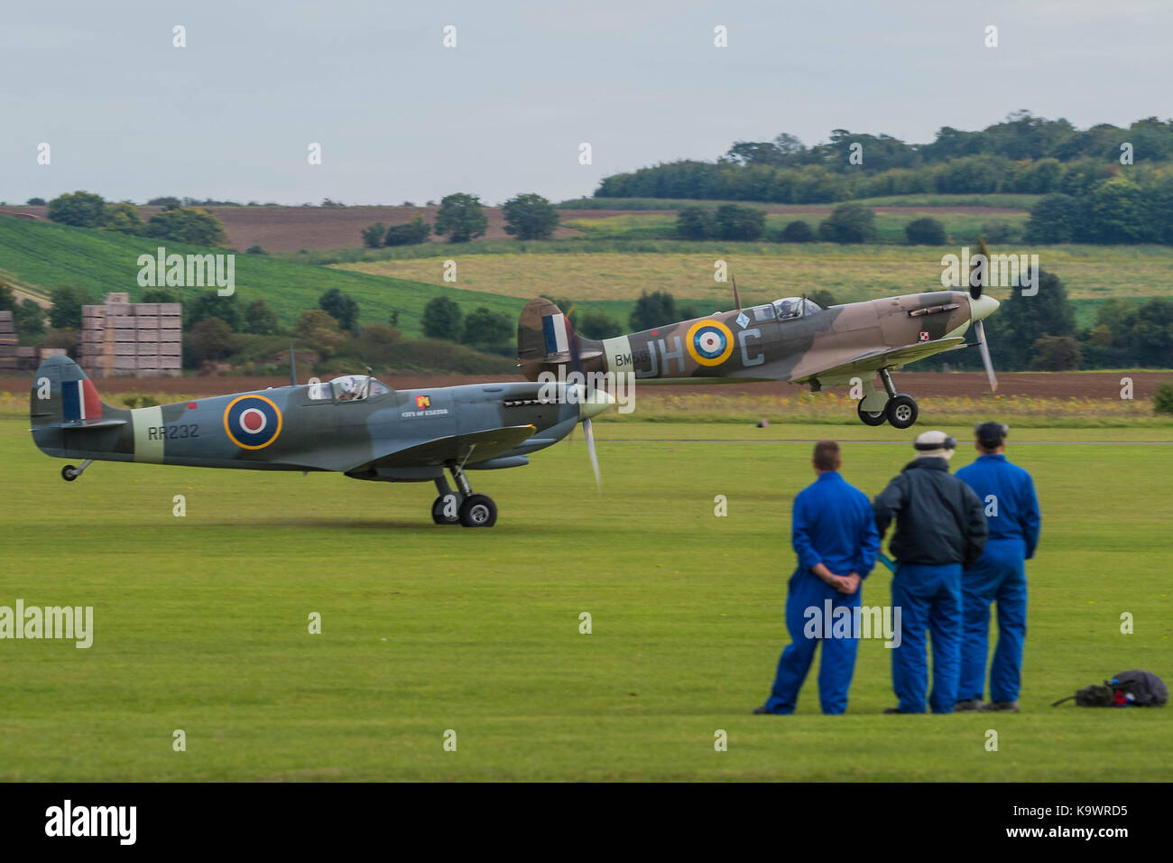 Duxford, UK. 23rd September, 2017. A formation of 12 spitfires forms up ...
