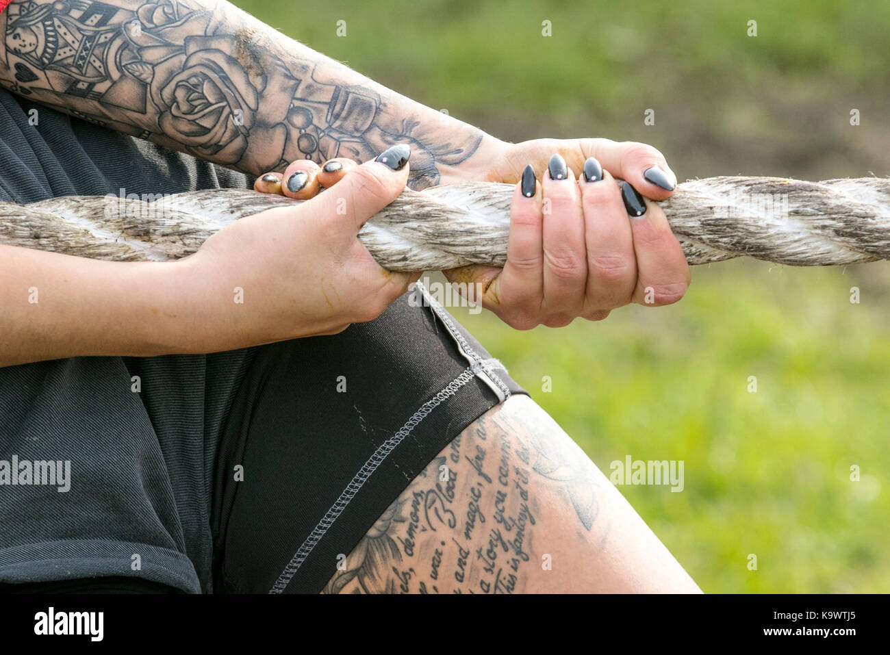 Woman heavyweight pulling rope hi-res stock photography and images - Alamy