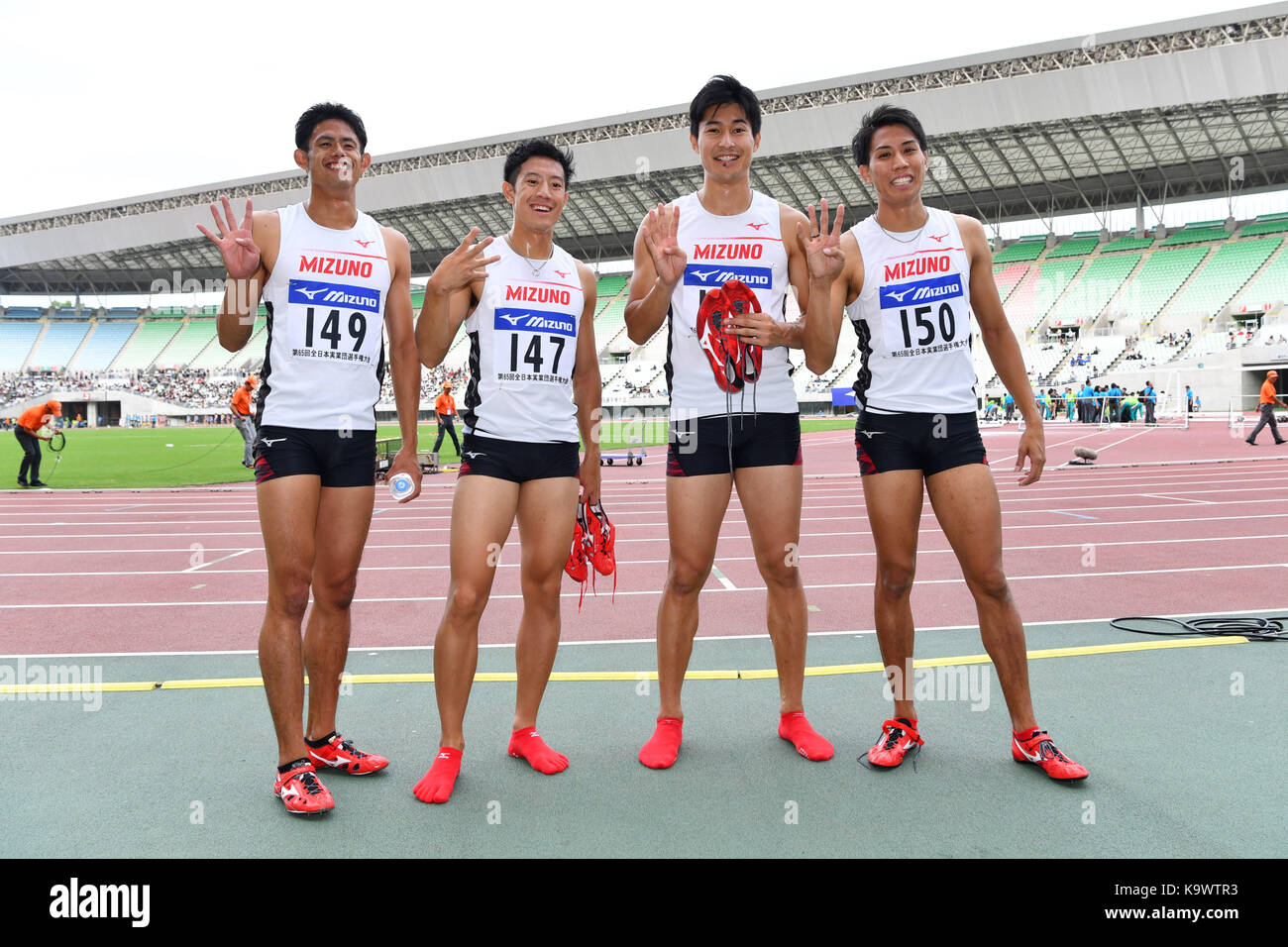 Yanmar Stadium Nagai, Osaka, Japan. 24th Sep, 2017. (L-R) ??? Keisuke ...