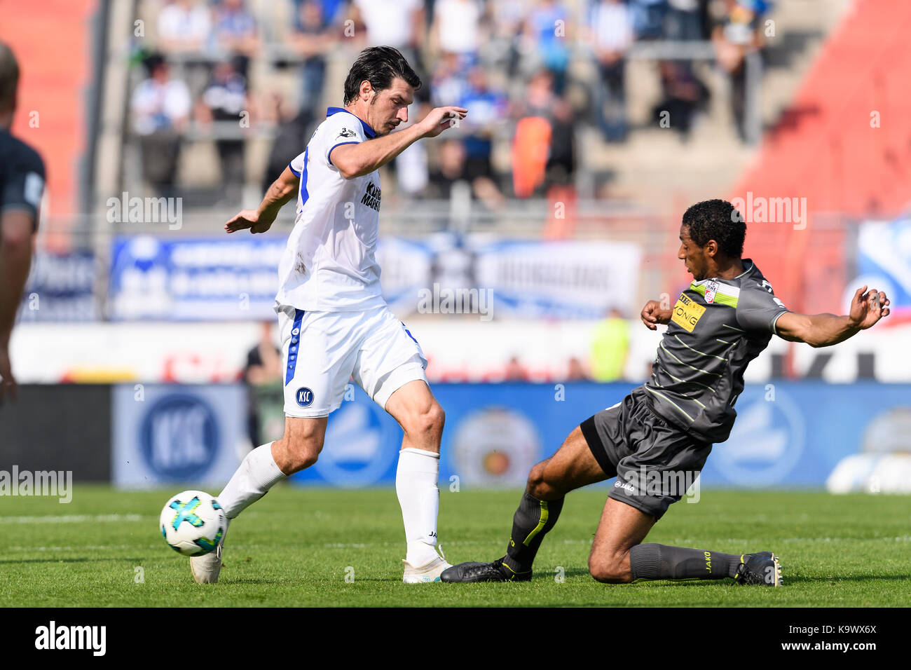 Karlsruhe, Deutschland. 24th Sep, 2017. Dominik Stroh-Engel (KSC) im ...