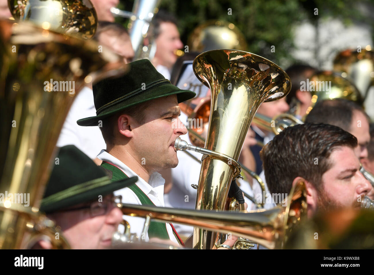 Munich, Germany. 24th Sep, 2017. Musicians can be seen during the ...