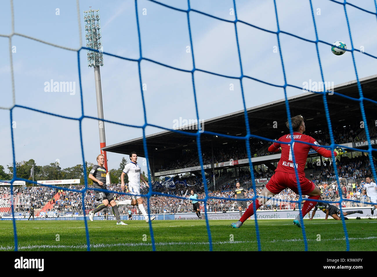 Karlsruhe, Deutschland. 24th Sep, 2017. Tor zum 1:0 beim KSC. Andre ...