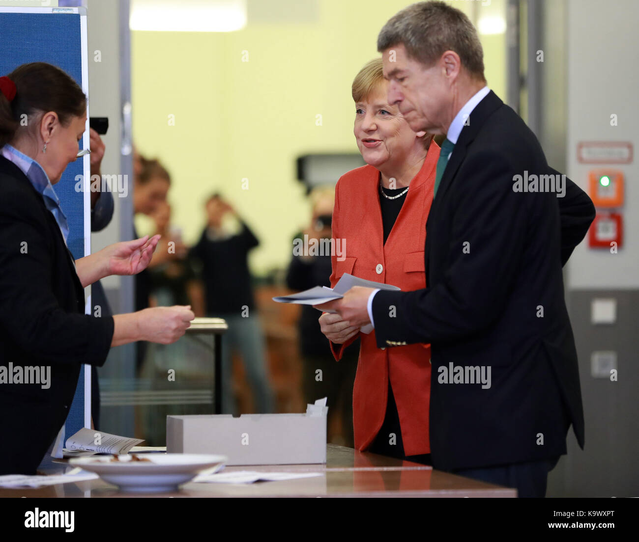 Angela merkel husband joachim sauer hi-res stock photography and images ...