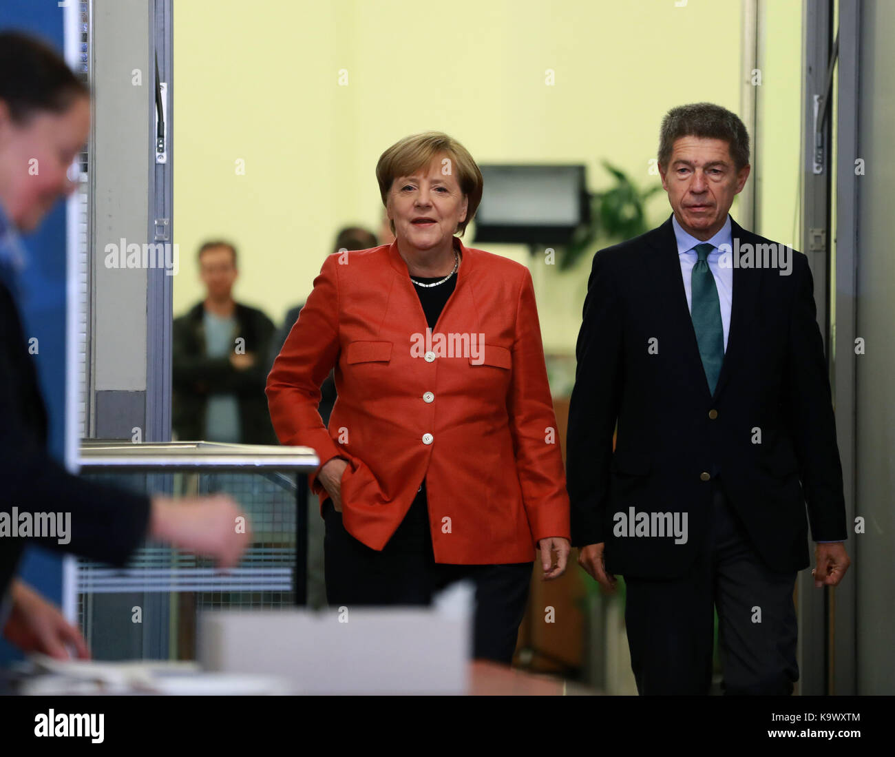 Angela merkel husband joachim sauer hi-res stock photography and images ...