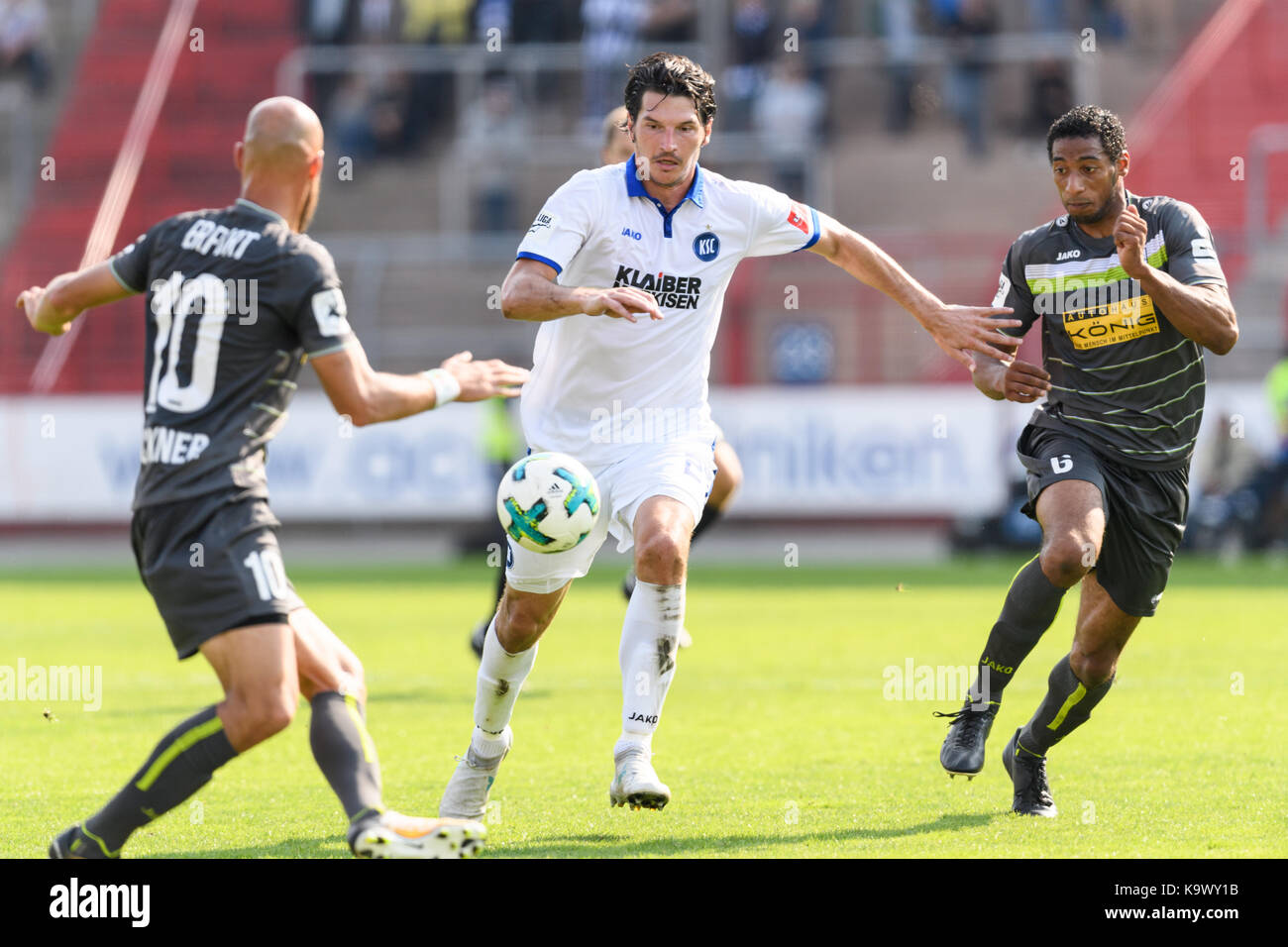 Karlsruhe, Deutschland. 24th Sep, 2017. Daniel Brueckner (RW), Dominik ...