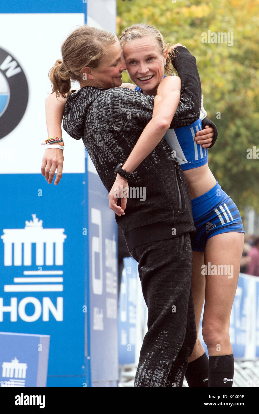 Berlin, Germany. 24th Sep, 2017. Anna Hahner (R) from Germany ...