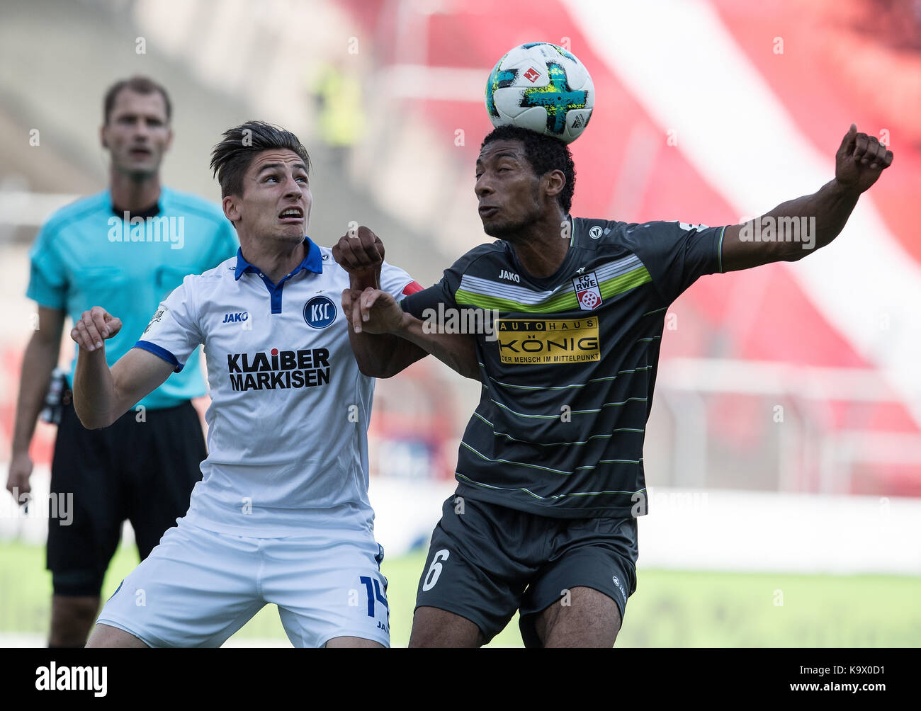 Karlsruhe, Deutschland. 24th Sep, 2017. Zweikampf/Duell Alexander ...