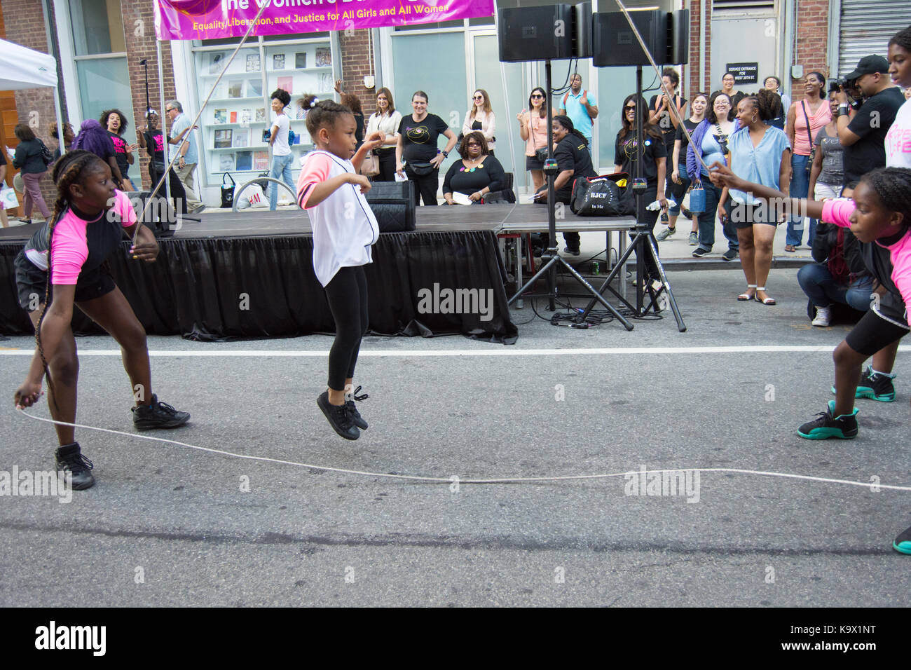 Double dutch jump hi-res stock photography and images - Alamy