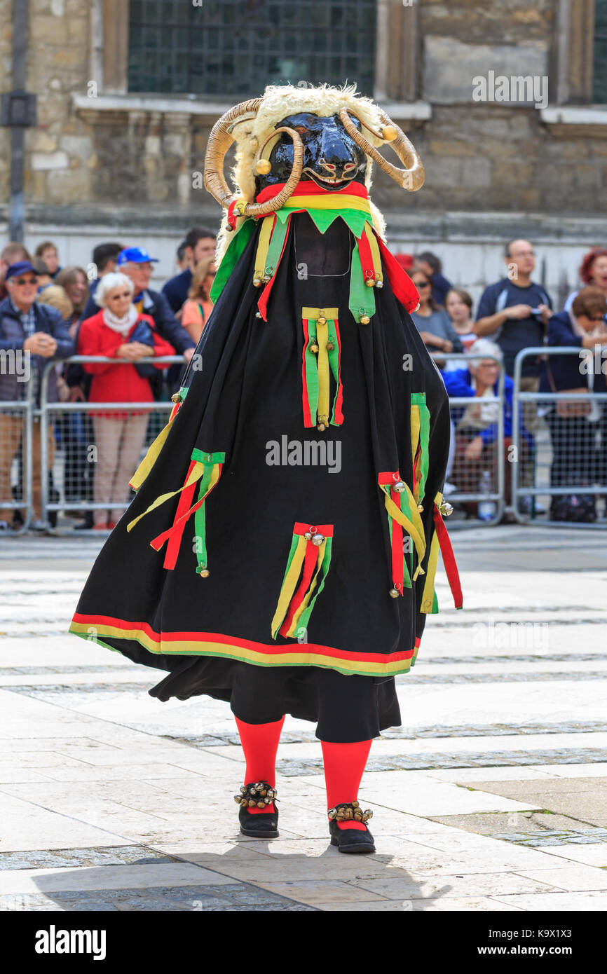 Traditional cockney costume hi-res stock photography and images - Alamy