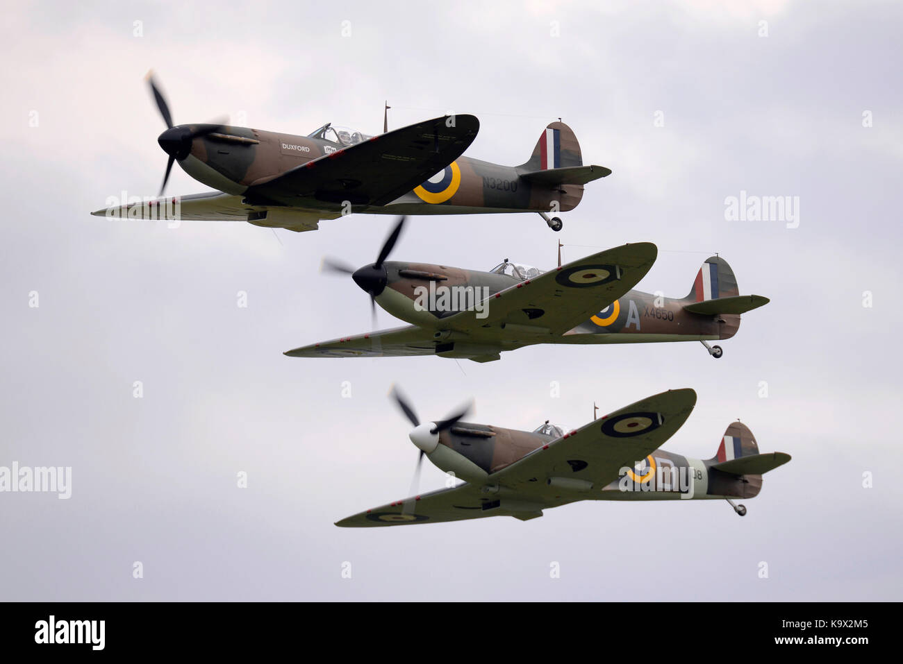 Flying spitfires hi-res stock photography and images - Alamy