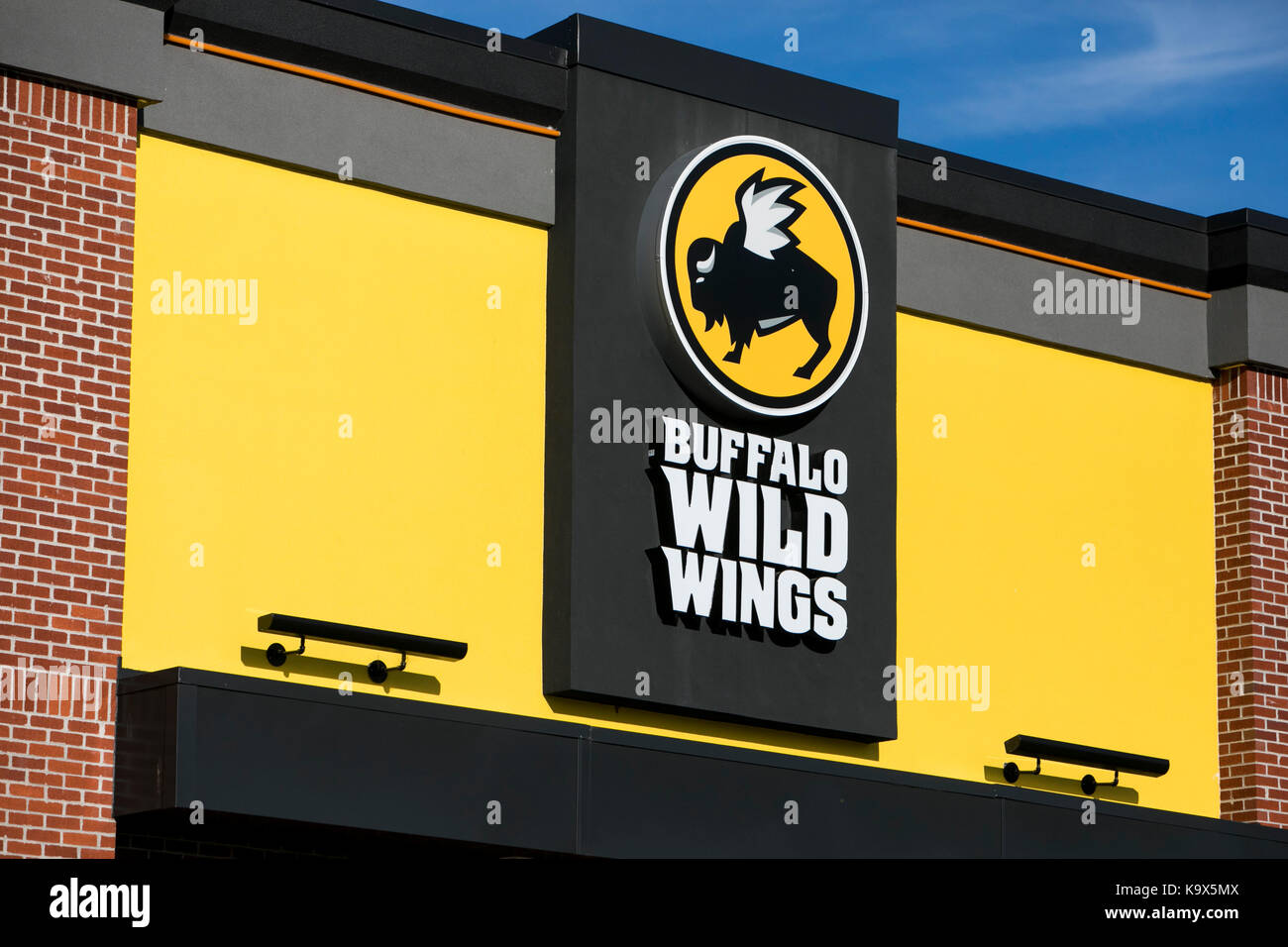 Buffalo wild wings hi-res stock photography and images - Alamy
