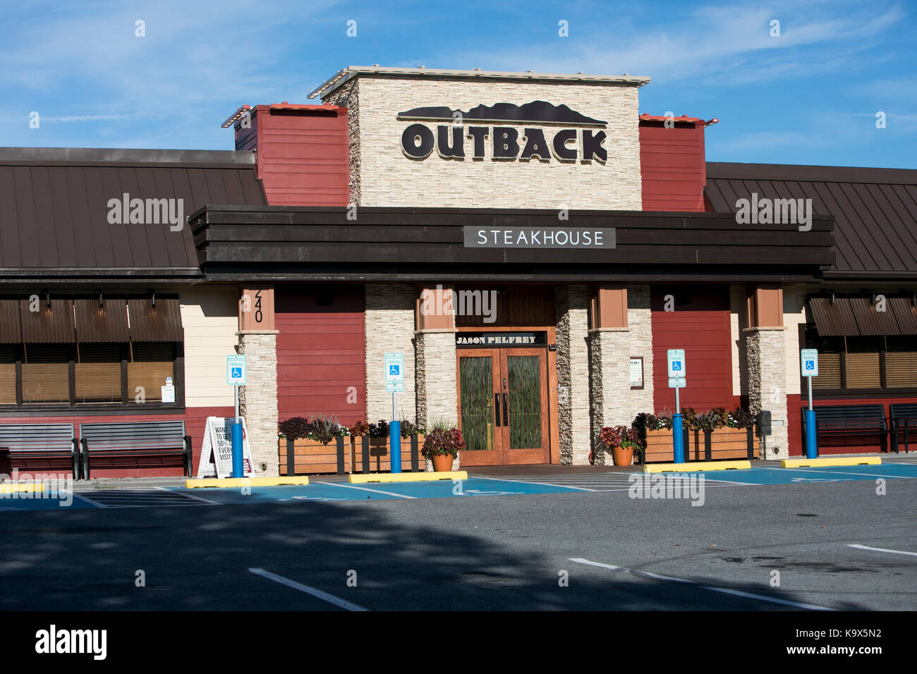 Outback steakhouse restaurant sign hi-res stock photography and images ...