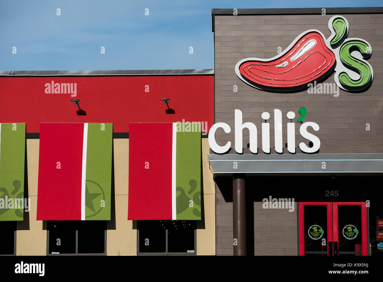 Chilis restaurant logo hi-res stock photography and images - Alamy