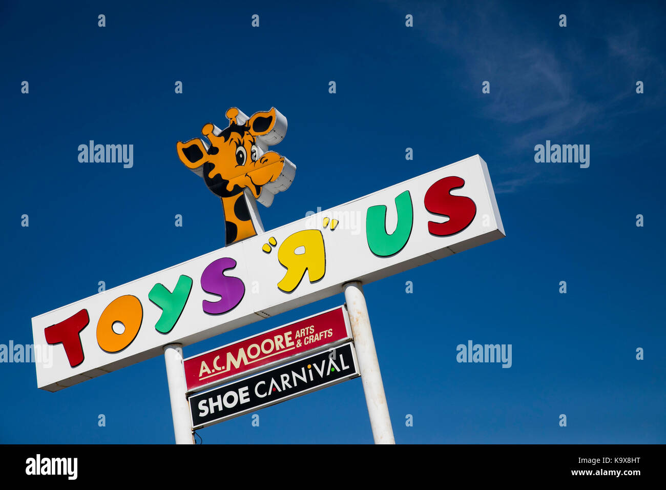 A logo sign outside of a Toys "R" Us retail store in Altoona ...