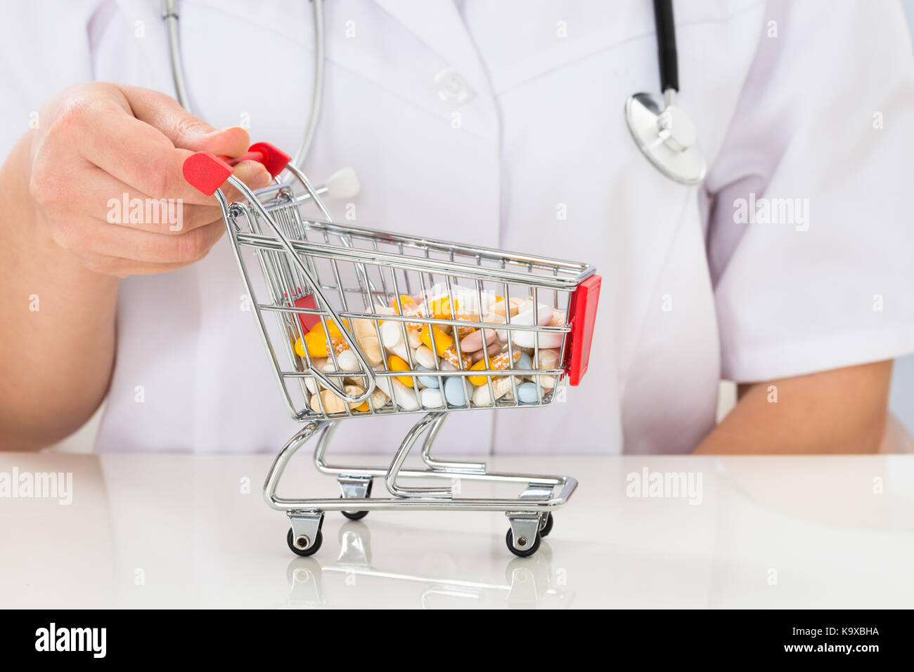 Doctor shopping hi-res stock photography and images - Alamy