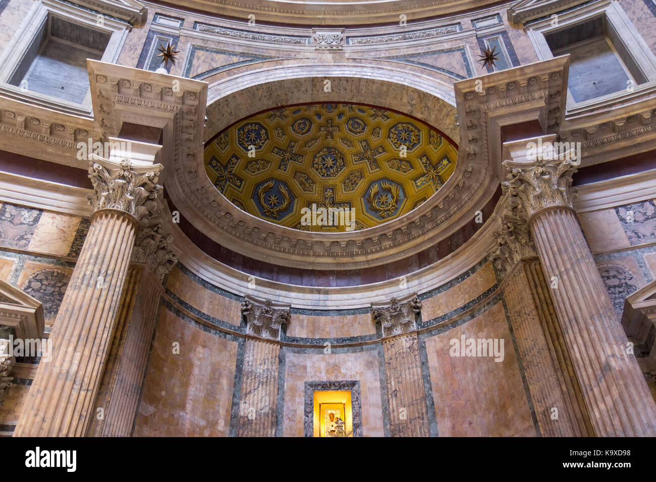 Dome pantheon interior roman temple hi-res stock photography and images ...
