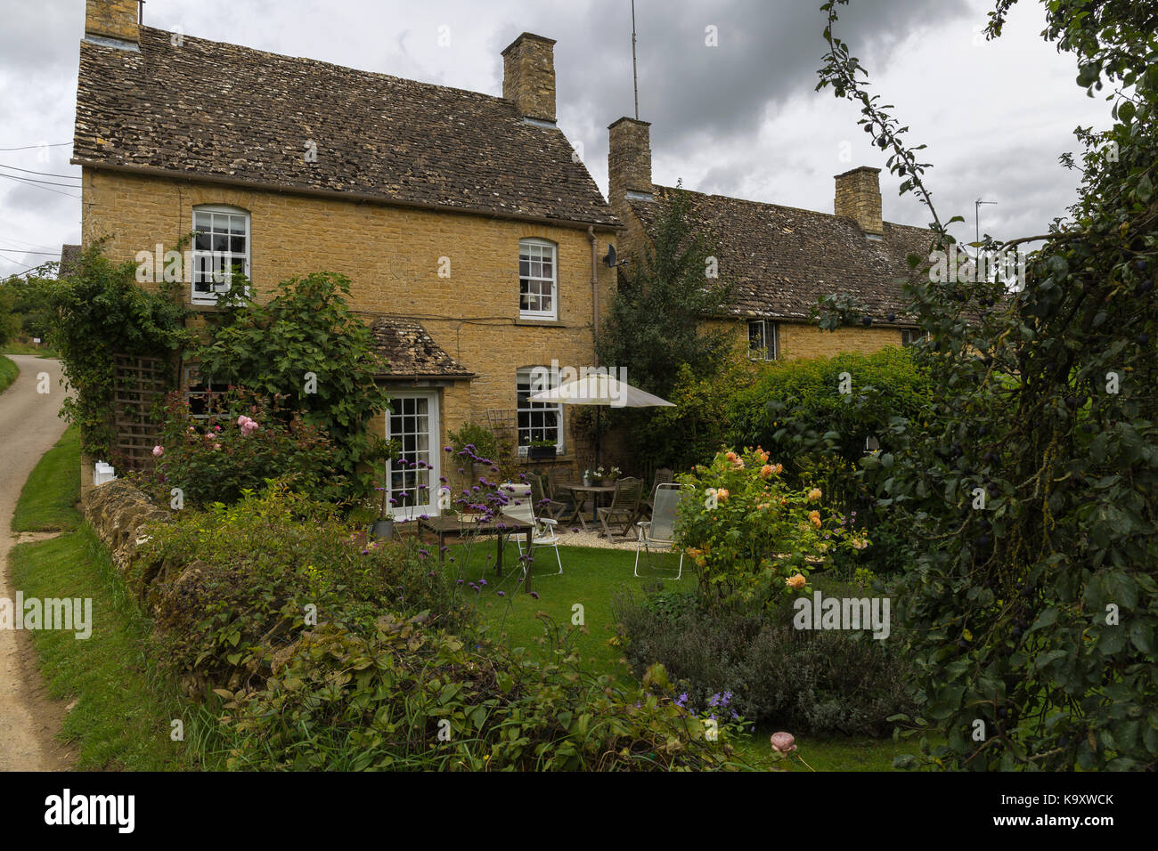 Cotswold Stone cottage in Cornwell, Oxfordshire Stock Photo - Alamy