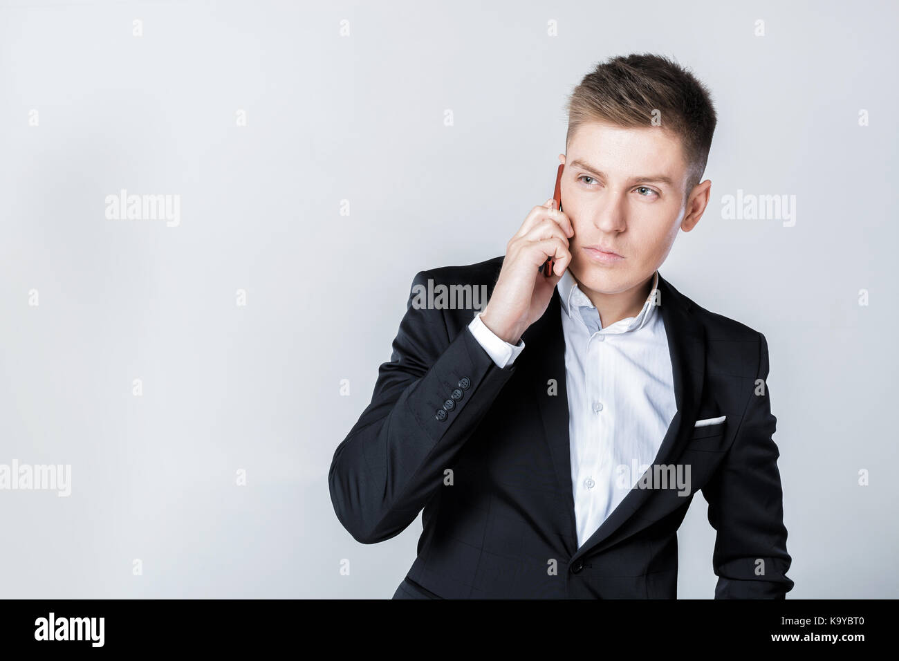 Business man in suit talking on the phone Stock Photo - Alamy