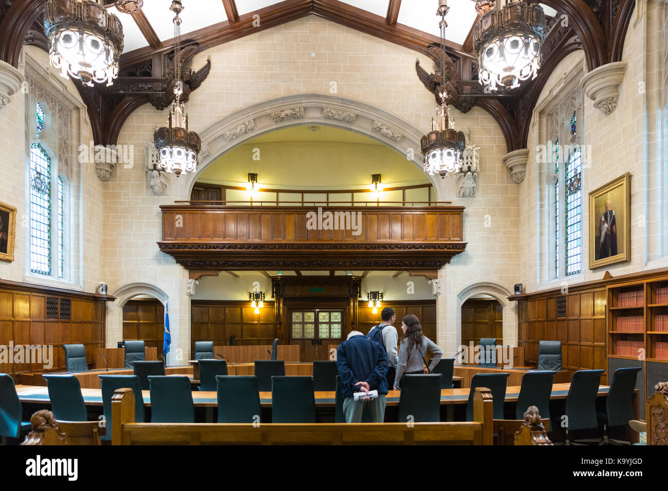 Law court inside uk hi-res stock photography and images - Alamy