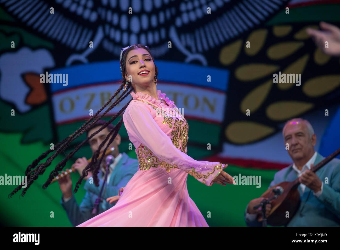 Uzbek girls hi-res stock photography and images - Alamy