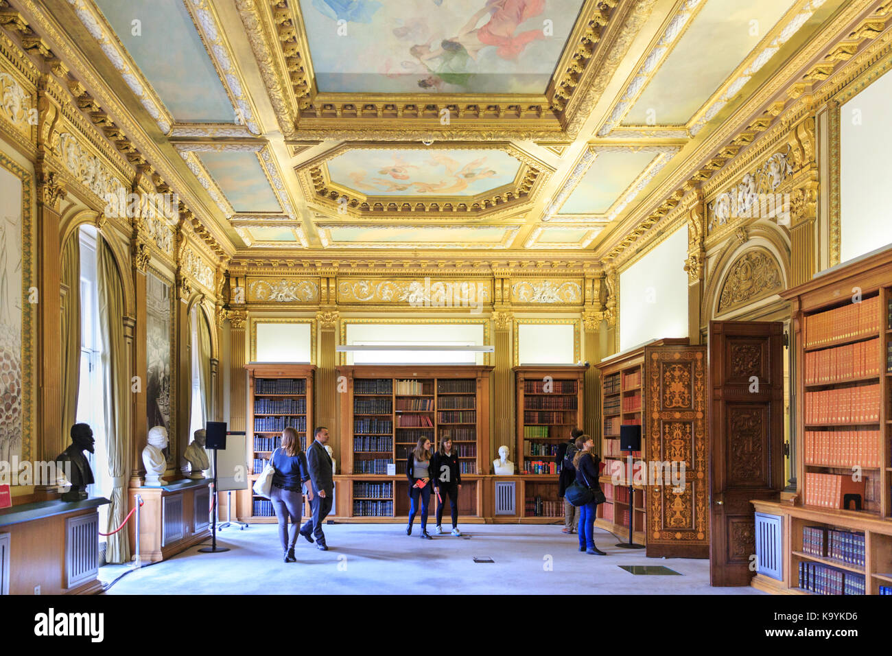 British library london interior hi-res stock photography and images - Alamy