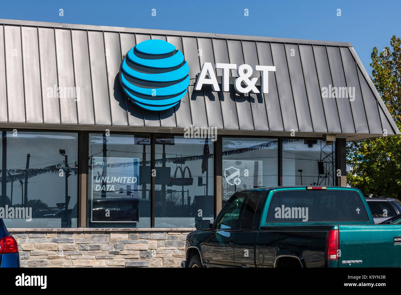 Lafayette - Circa September 2017: AT&T Mobility Wireless Retail Store ...
