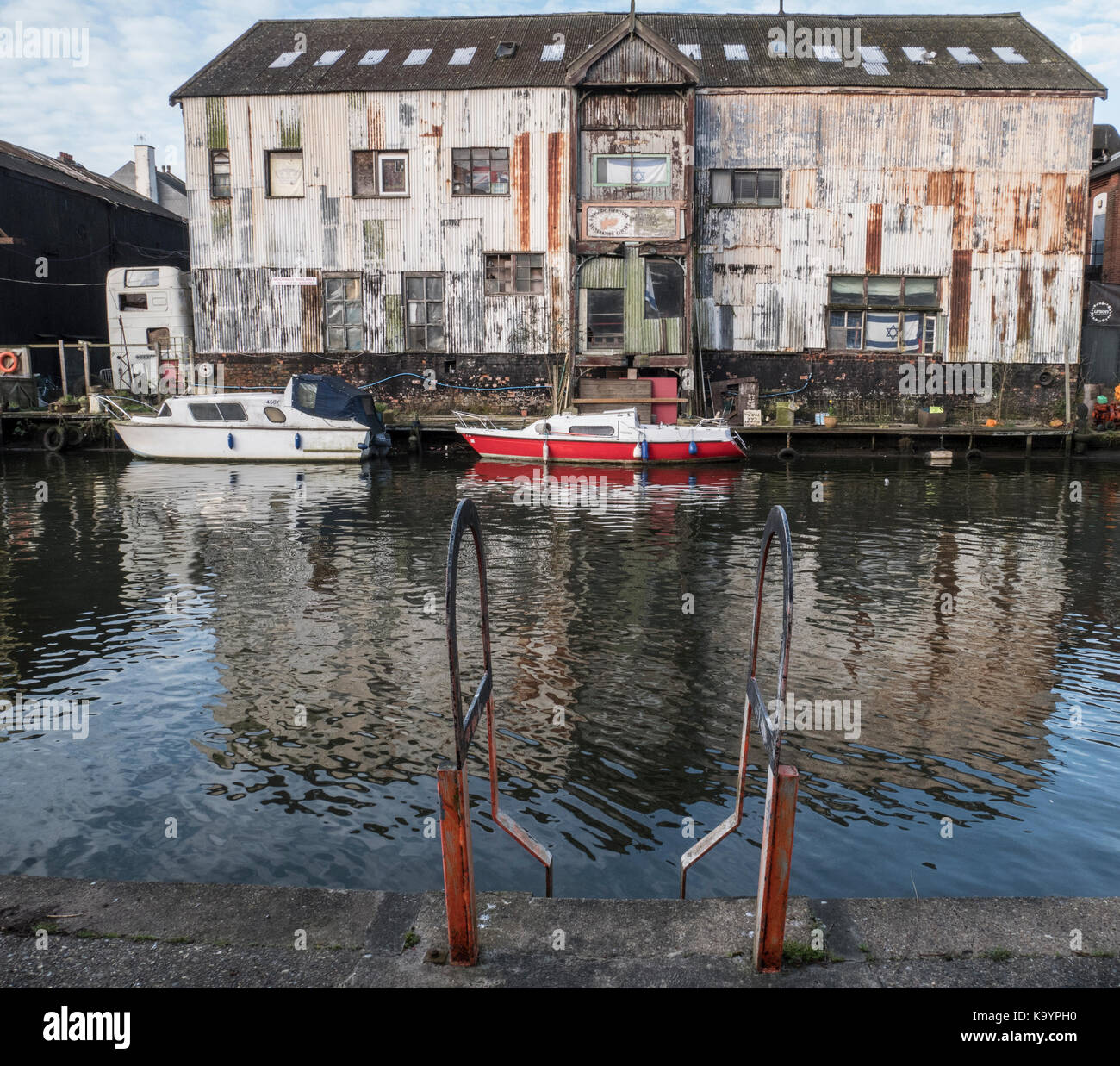 Old Warehouse on the River Wensum Norwich Stock Photo - Alamy