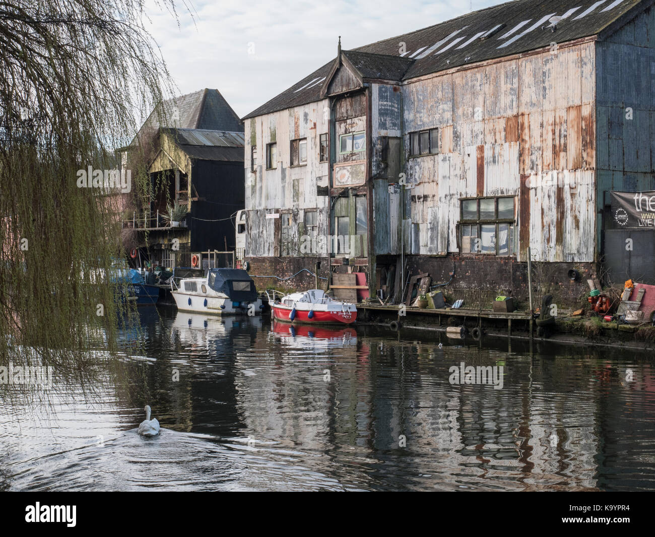 Old warehouse building river hi-res stock photography and images - Alamy