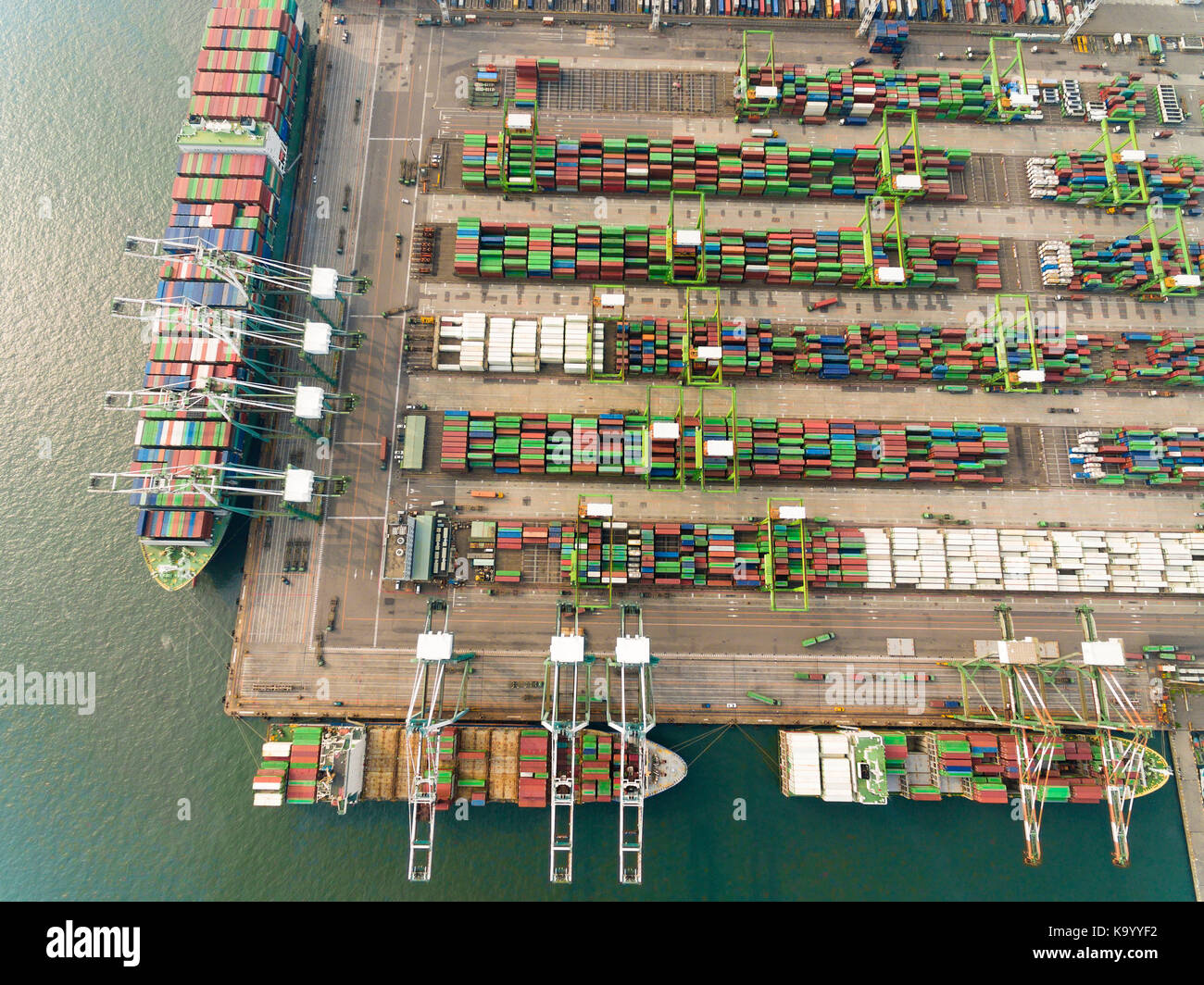 Cargo dock hi-res stock photography and images - Alamy