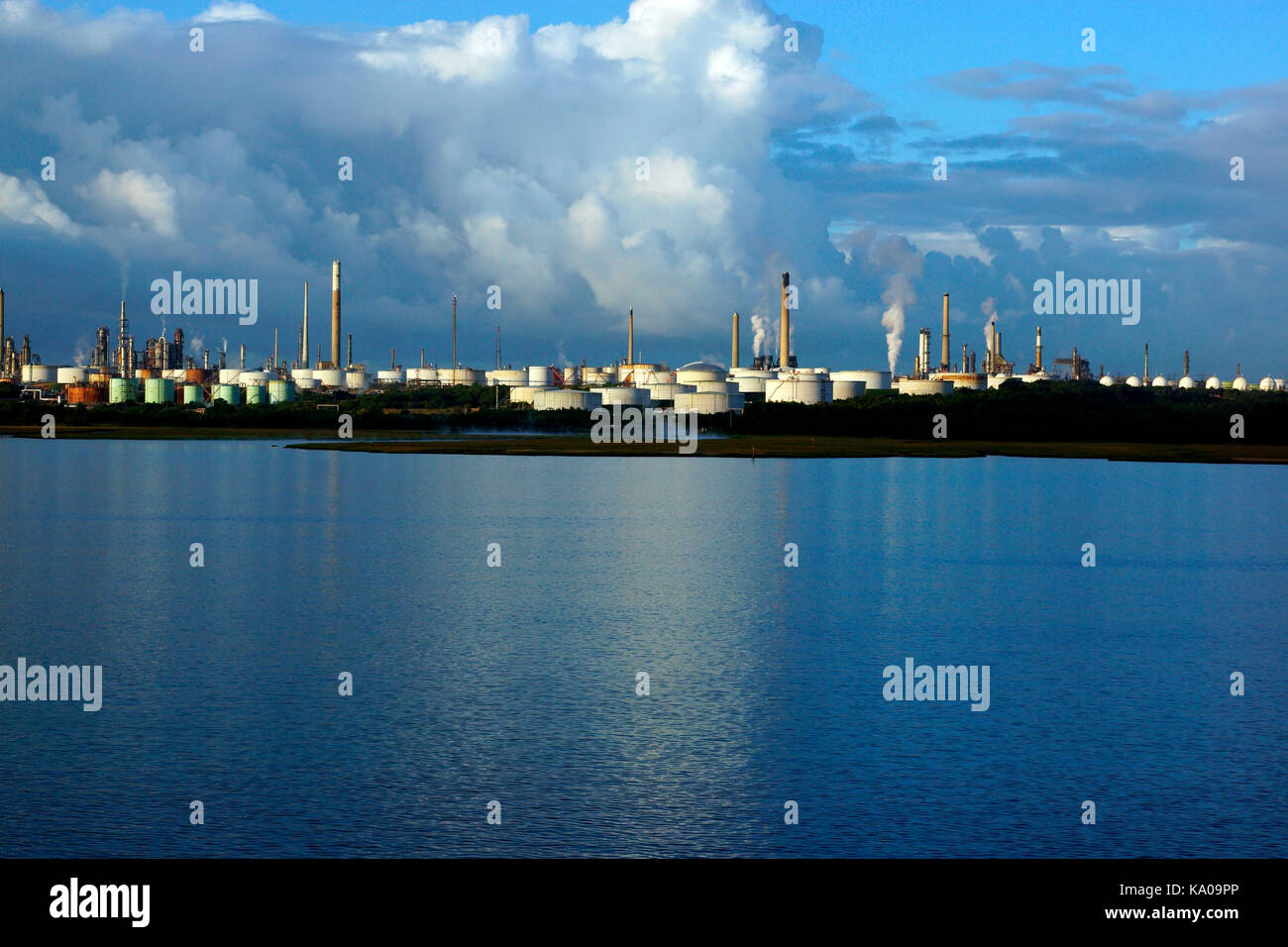 FAWLEY REFINERY, ONE OF THE BIGGEST IN THE UK Stock Photo - Alamy