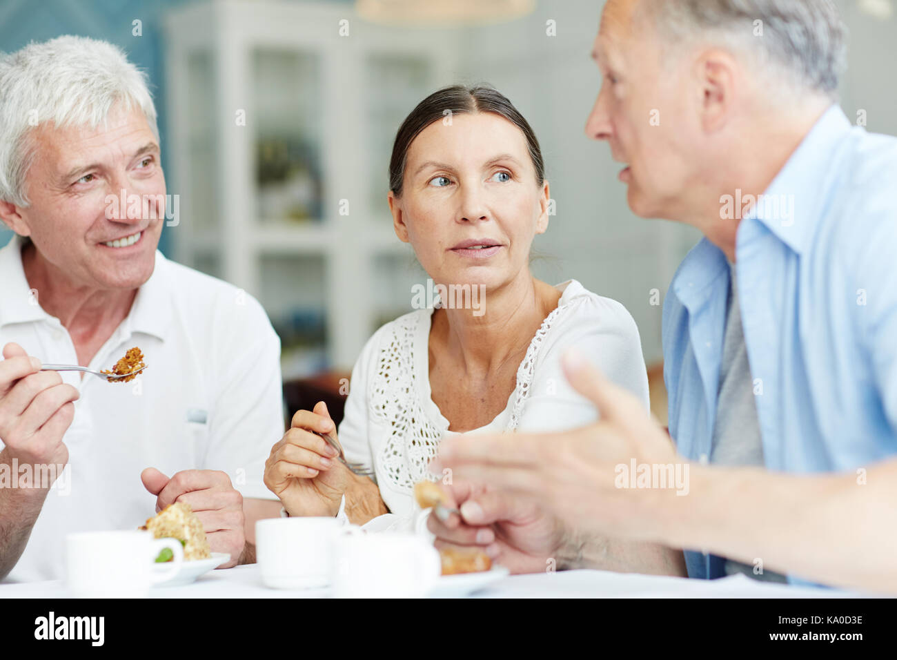Mature friends talking Stock Photo - Alamy