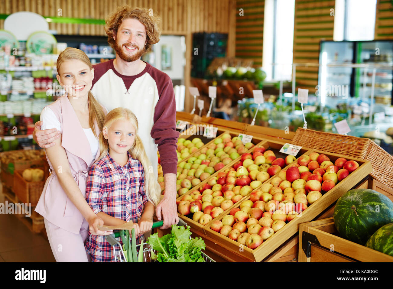Person buying products hi-res stock photography and images - Alamy