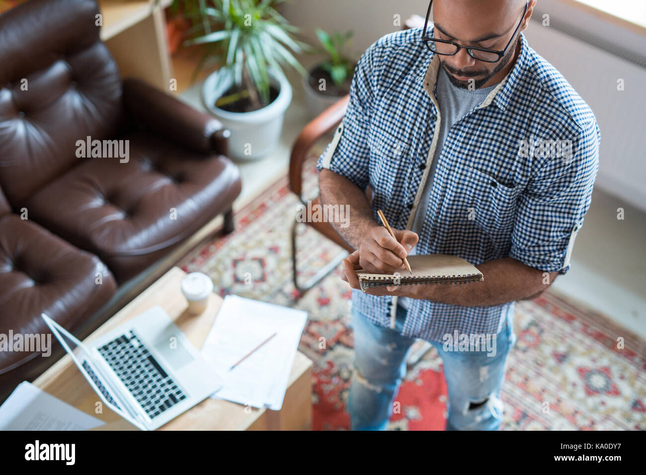Man sketching hi-res stock photography and images - Alamy